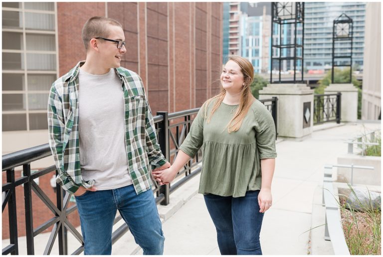 A Fall Engagement in Chicago: Hannah & Steven - Showit Blog